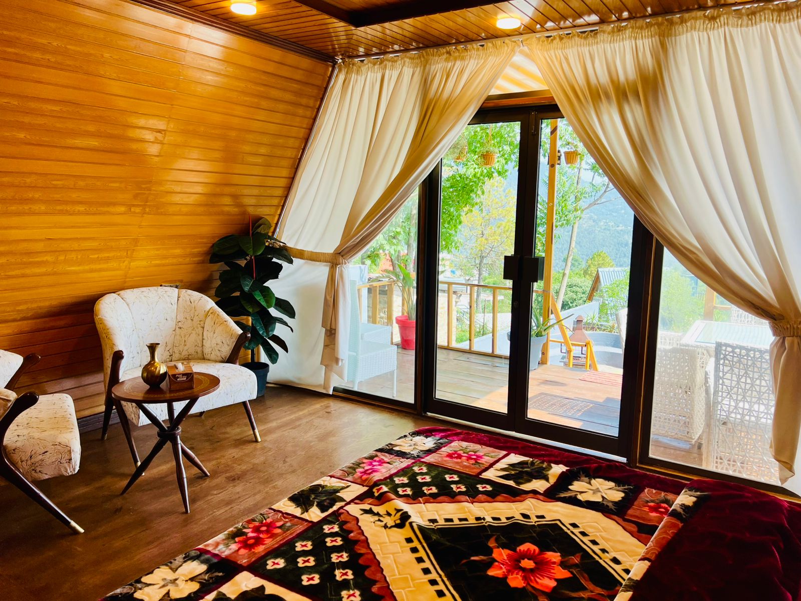 Whispering Retreat - Luxury Mountain Accommodations